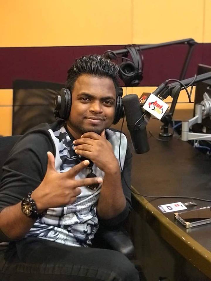 Santesh menerima pengiktirafan Malaysia Book of Records | stoɾiesoftm